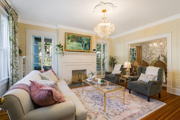 Ever After: Luxury, Romantic Unit + Walk Downtown - Staunton, VA