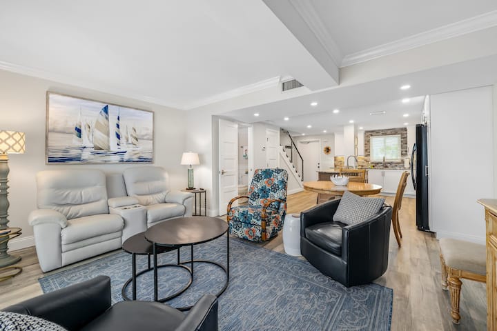 Oceanfront Two Bedroom, Two And 1/2 Bath Condo - Ormond Beach, FL