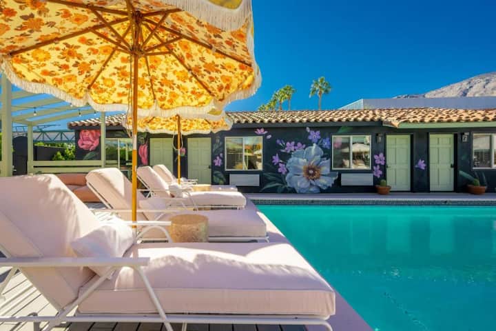Adults Only Stay Downtown | Free Breakfast&parking - Palm Springs, CA
