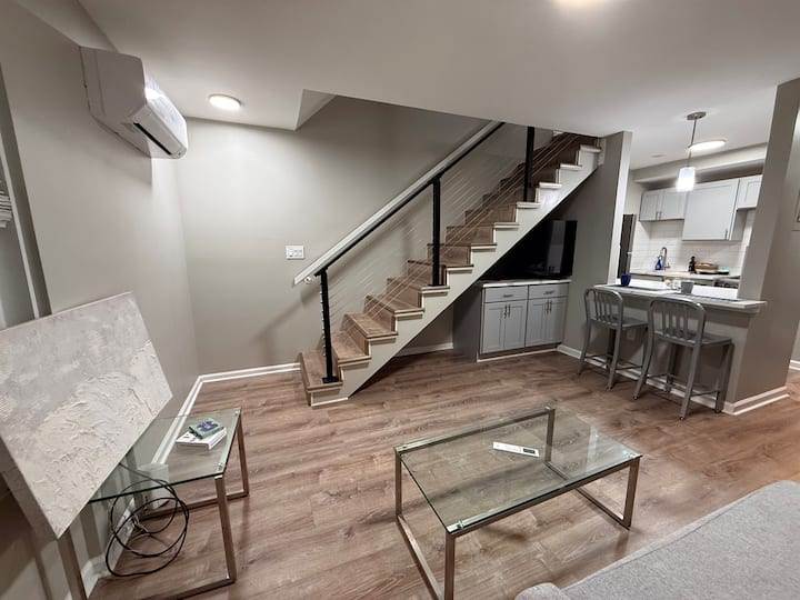 * New * 1br Retreat | Heart Of Campus W/ Parking - Ann Arbor, MI