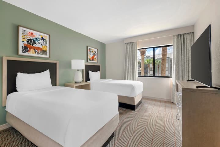 Ideal For Groups: 2 Apts W/ 2br & Kitchen, Pool - Celebration, FL