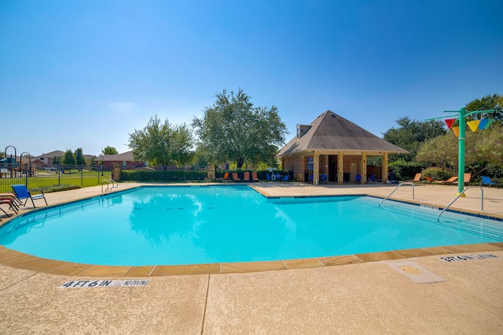 Quiet Suburban Home W/ Private Yard In Seagoville! - 메스키트
