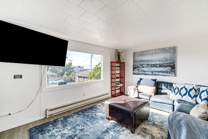 Walk To Beach & Harbor: Spacious Westport Apt! - Westport