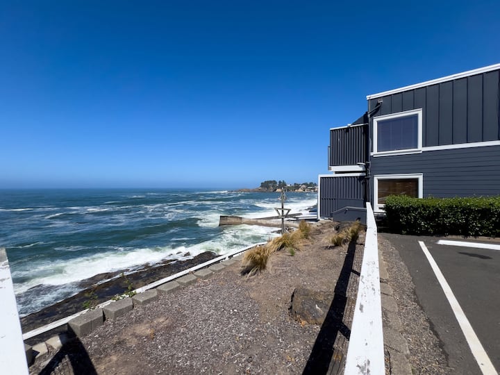 Depoe Bay Delight Dog-friendly Ocean View - Depoe Bay, OR