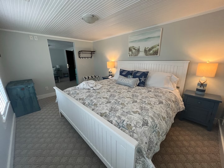 Serene Atlantic Sanctuary - The Seaside Suite - Hatteras, NC