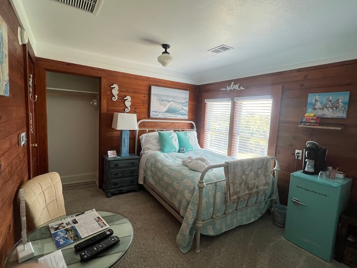 Serene Atlantic Sanctuary - The Seahorse Cuddy - Hatteras, NC