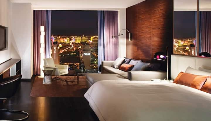 Best Strip City Views Balcony Suite No Resort Fee - Las Vegas, NV