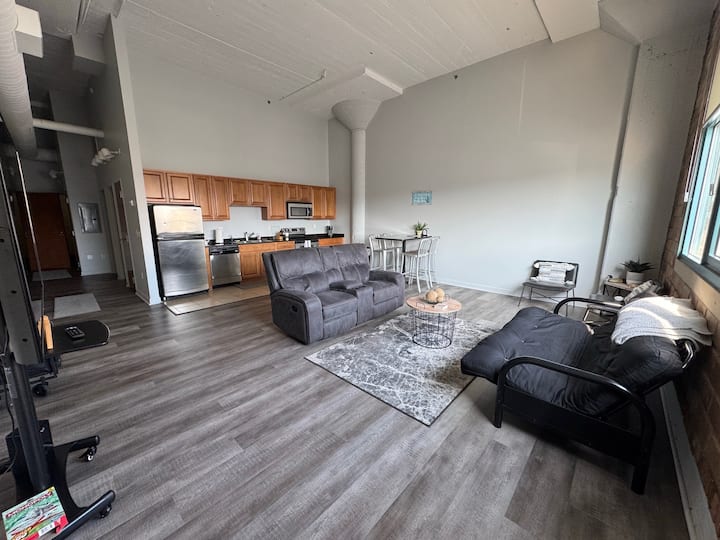 Downtown Spacious Condo - Sandusky, OH