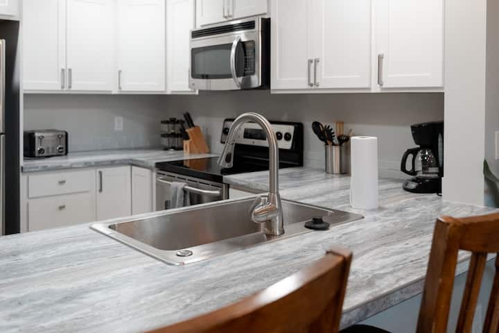 Chelan Resort Suites - Concord Bliss #305 - Chelan, WA