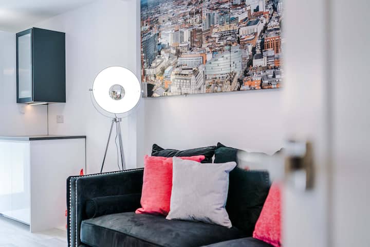 Minutes To The Coop Live Arena & Etihad Stadium - - Oldham