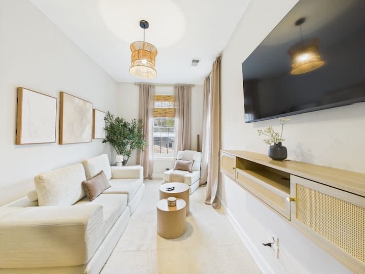 2br | Private Deck + Fire Pit, W/d & Free Parking - Chicago, IL