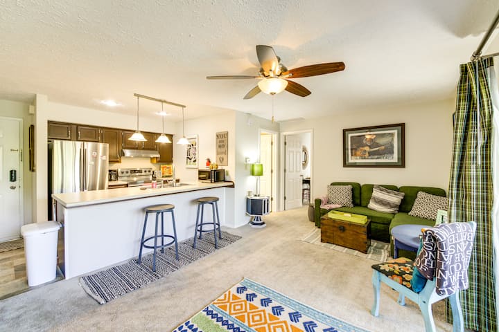 3 Mi To Iu: Dog-friendly Condo W/ Pool Access! - Bloomington, IN