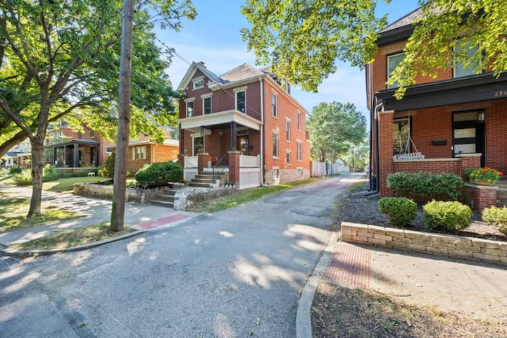 German Village • Private Hot Tub & Chef’s Kitchen - Columbus, OH
