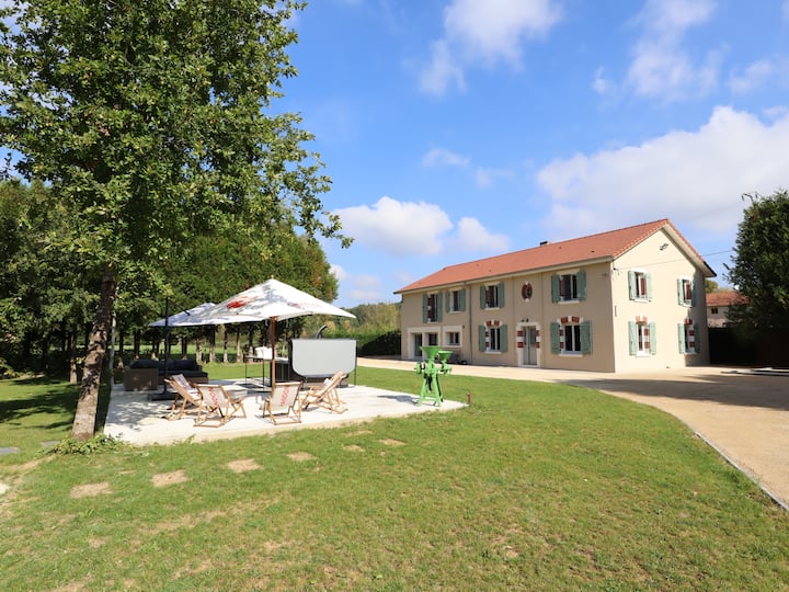 Superbe Maison Avec Bain à Bulles Et Billard - Meuse