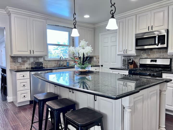 Prestigious Pool/jac Home: Game Room, Walk 2disney - Santa Ana, CA