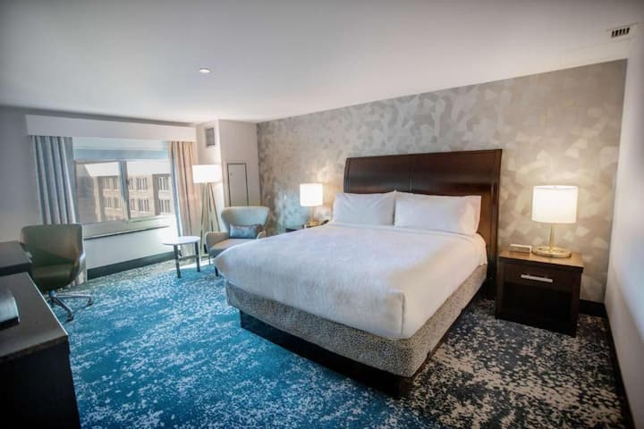 Walk To Bethesda Metro Station + Restaurant & Gym - Bethesda, MD