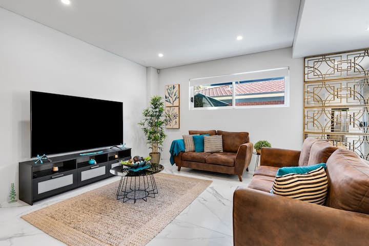 Modern House Near Sydney Olympic Park - Strathfield