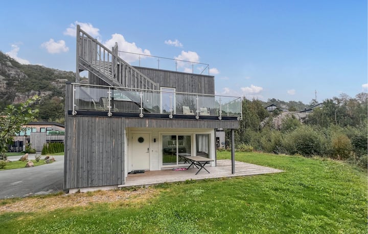 Gorgeous Home In Svenevig With Wifi - Spangereid