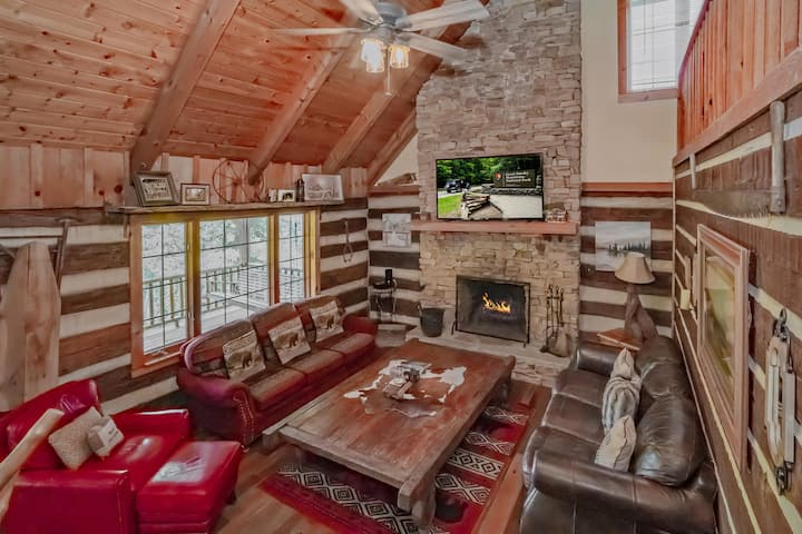 Handhewnh:views*secluded*hottub*wifi*games*firepit - Tennessee