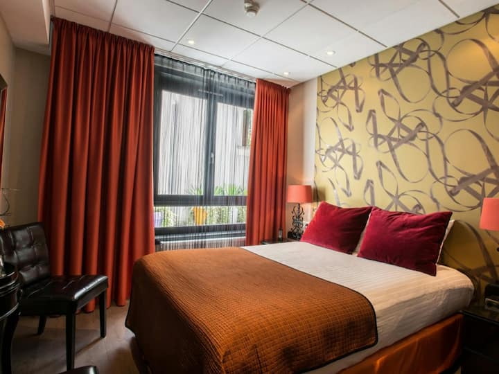 Cosy Double With Inner Courtyard Views - Amsterdam
