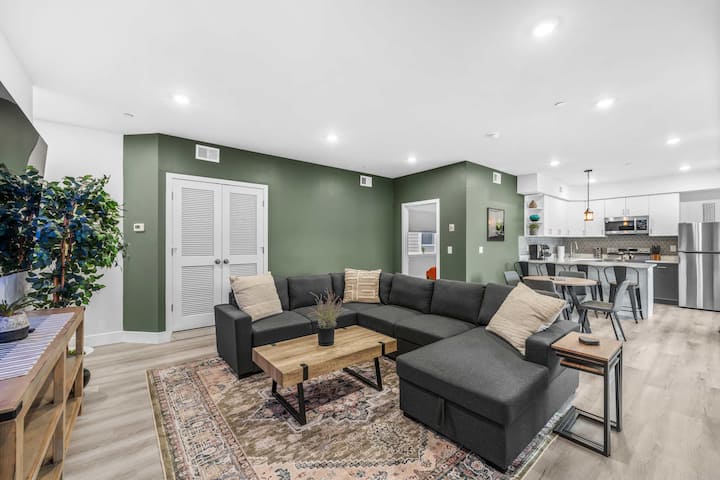 Massive Multi-unit Home, Sleeps 25, 2 Car Garage - 費城