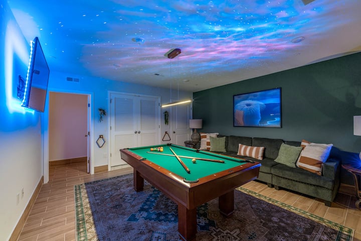 Massive 8 Bedroom Complex, 2 Garage Parking - Philadelphia