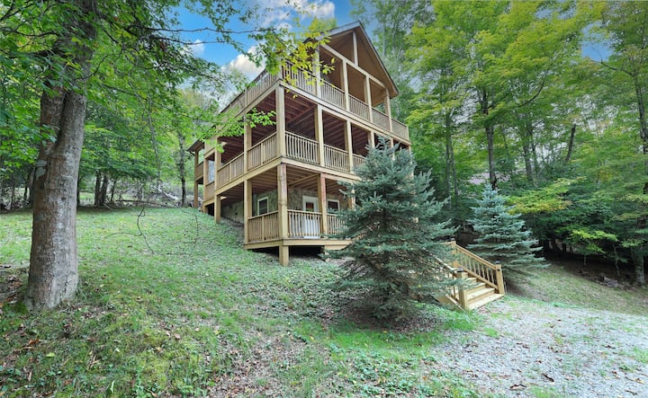 Cozy Stone Cabin Retreat Near Beech Ski Slopes - Banner Elk, NC