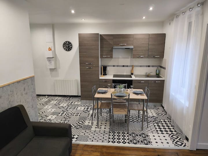 Cocon Urbain Avec Parking Privé - Plein Centre - Charleville-Mézières
