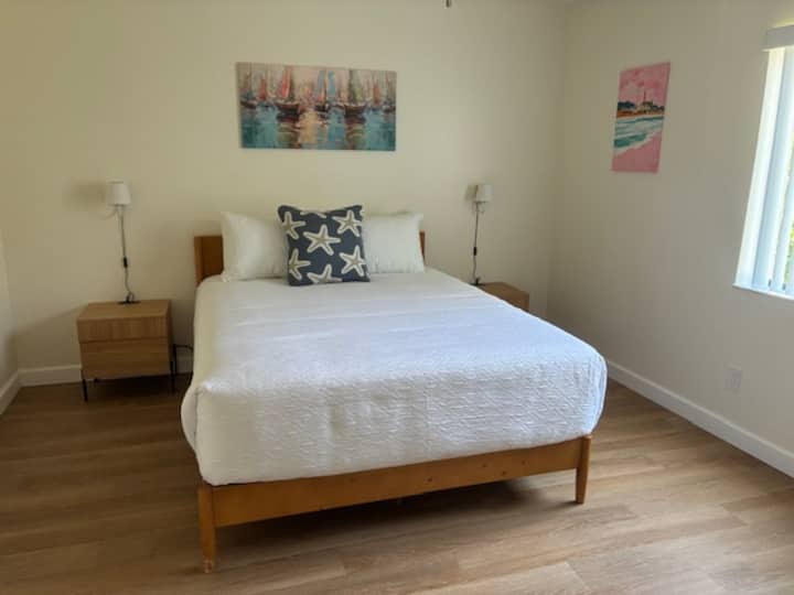 Sea Breeze Inn - Ada Queen - New Smyrna Beach, FL