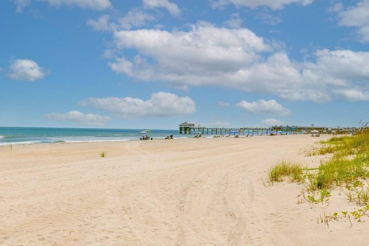 2 Bedroom Beach Getaway At Penguins On The Beach - Cocoa Beach, FL