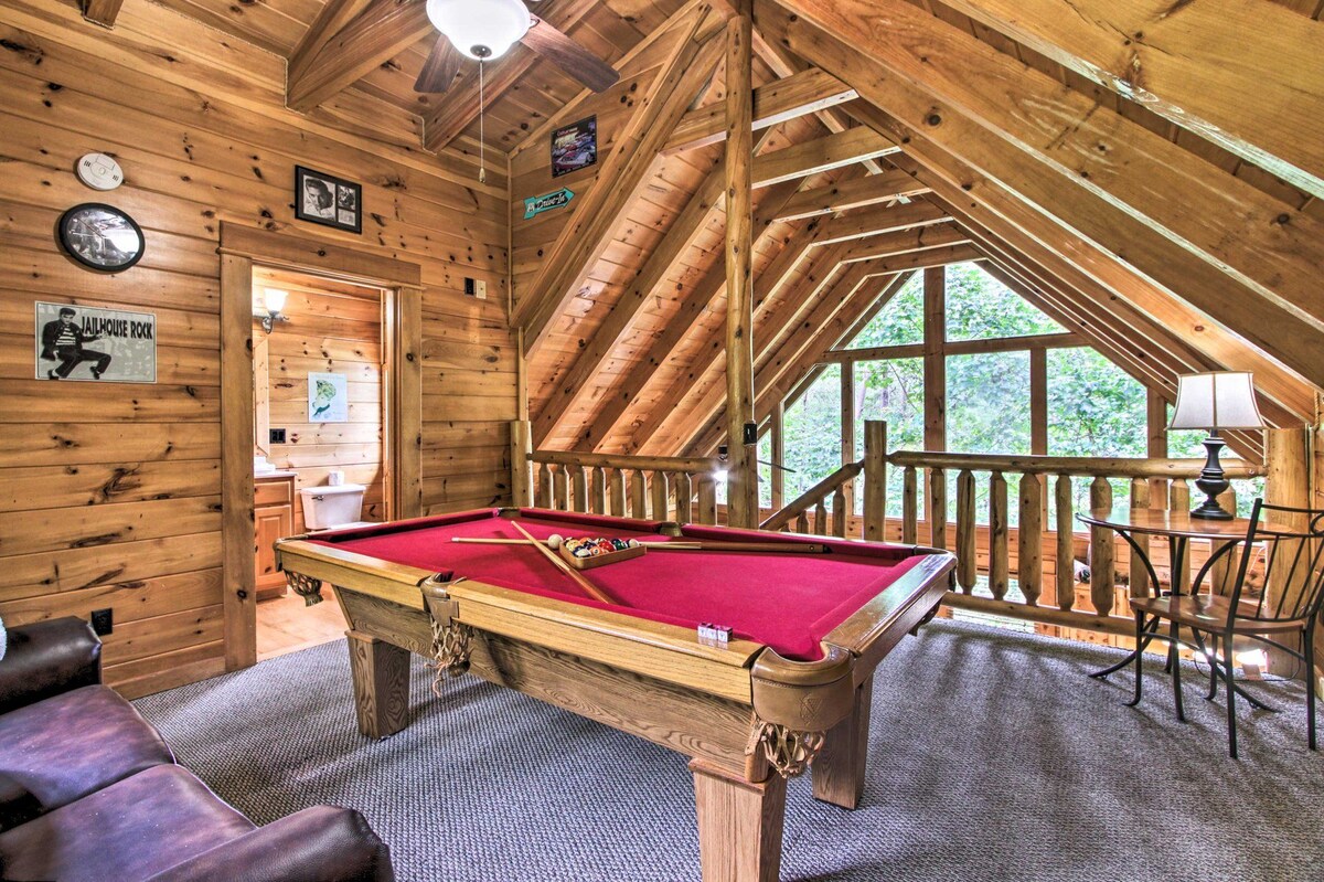 NEW-Smoky Mountain Hot Tub Hideaway & Pool Table - Houses for Rent in ...