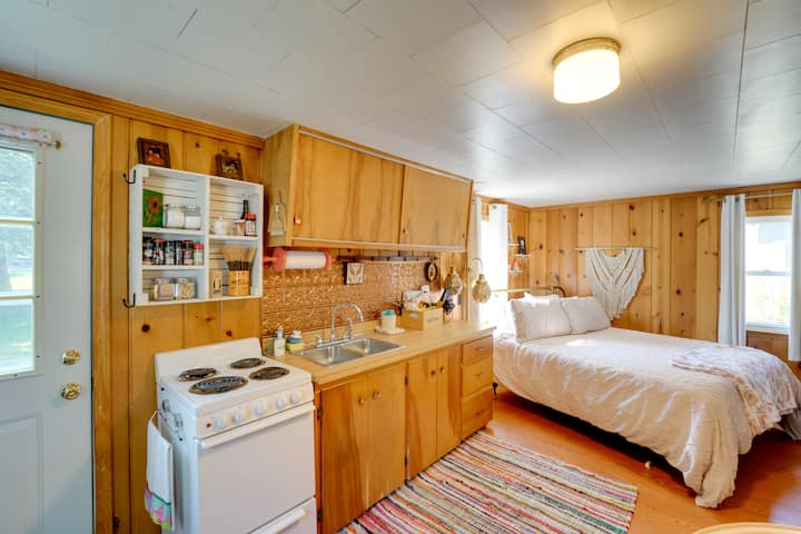 Walk To Beach Access! Chic Port Austin Studio - Port Crescent State Park, Port Austin