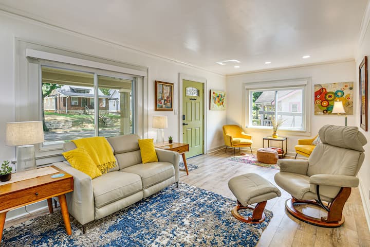 6 Mi To Arrowhead Stadium: Charming Home W/ Porch! - Kansas City