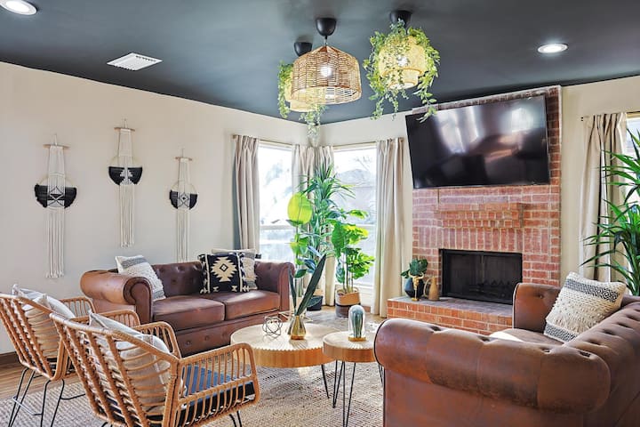 Luxury 5br Getaway W/ Pool, Hot Tub &&nbsp;Cinema - Lancaster, TX