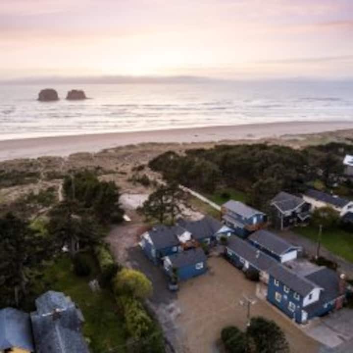 Ocean Front Rockaway Beach 2 Bedroom Condo - Rockaway Beach, OR