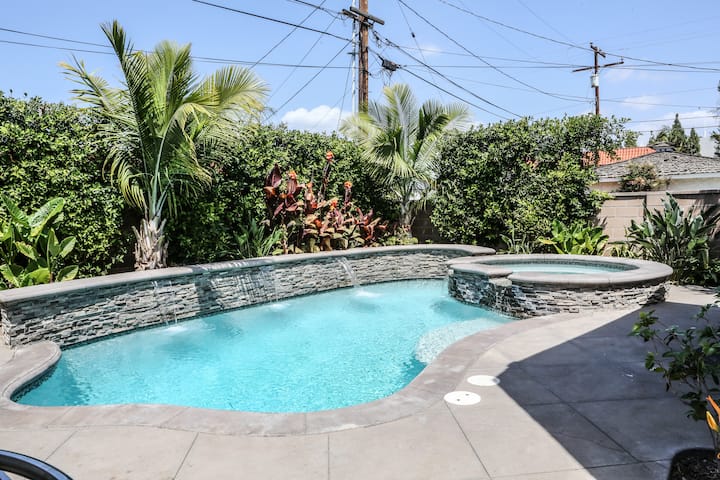 Awesome Pool/jac Home W/2 Ensuites, Walk2disney - Anaheim