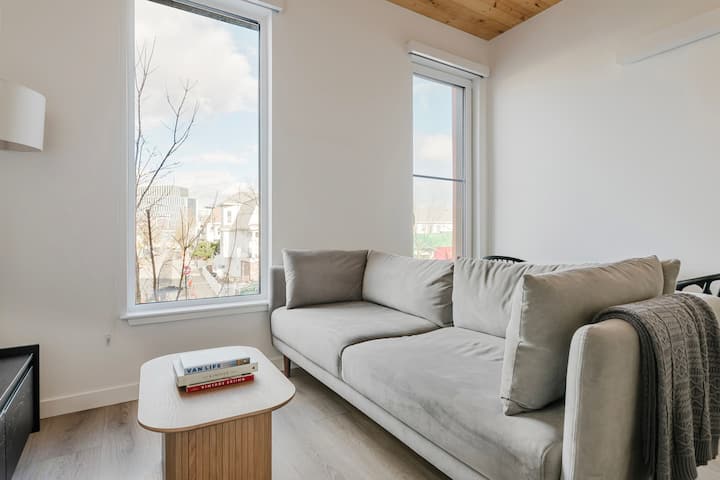 Blueground | East Somerville, Rooftop, Nr Park - Malden, MA