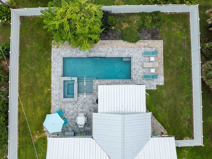 Tranquil & Spacious Heated Pool, Hot Tub, Parking - Englewood, FL