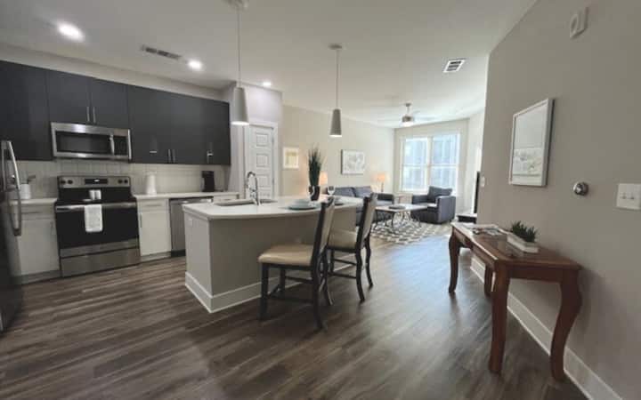 Luxury In Sandy Springs - Sandy Springs, GA