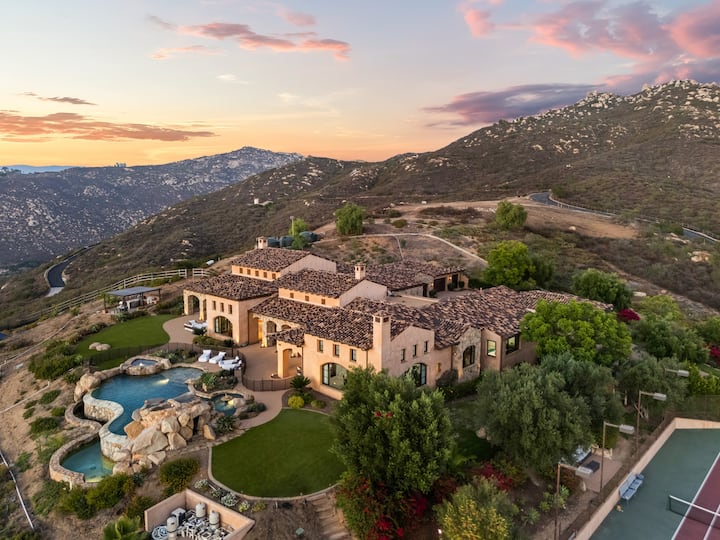 11k Sq Ft Estate | Pool, Spa, Pickleball + Views - Escondido