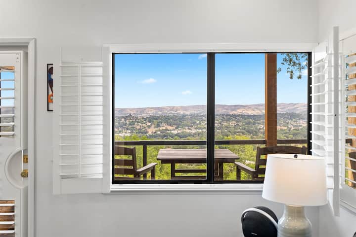 Mid-mod Hilltop Retreat Views & Local Wildlife - 阿塔斯卡德羅