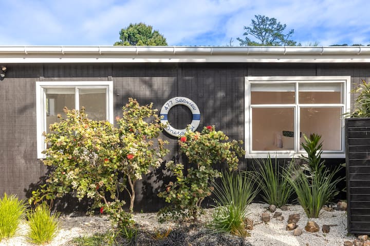 The Onetangi Gathering – Beach, Family, Connection - Waiheke Island