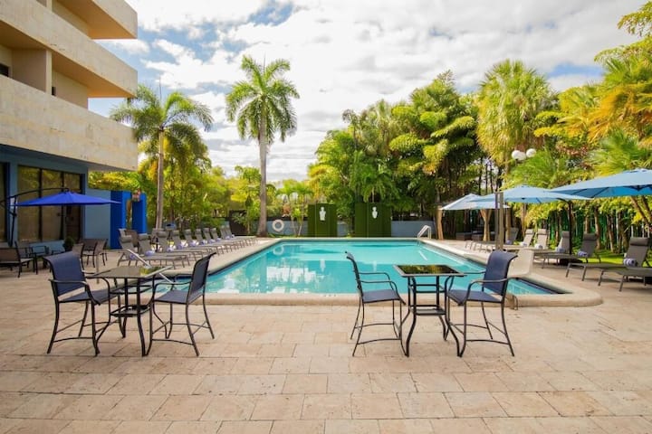 Pet Stay Room And Pool Close To Little Havana - Miami