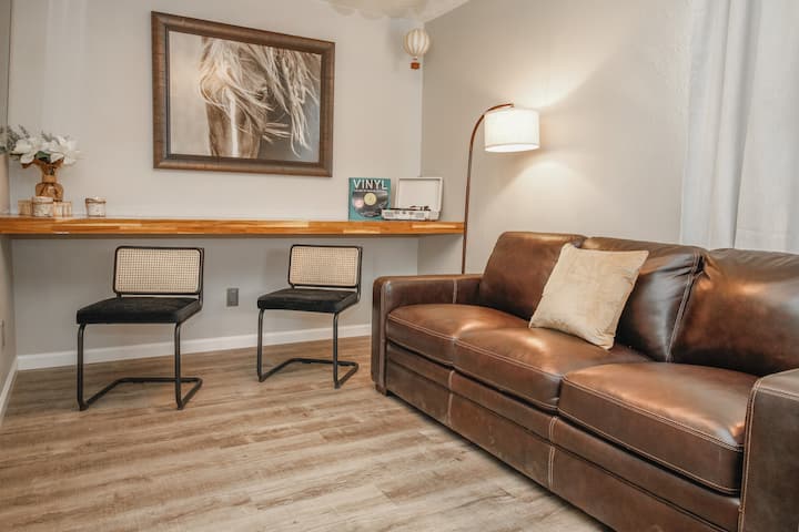 Itsy Bitsy Beryl]pets+old Town+peacocks+remodele 2 - Albuquerque, NM