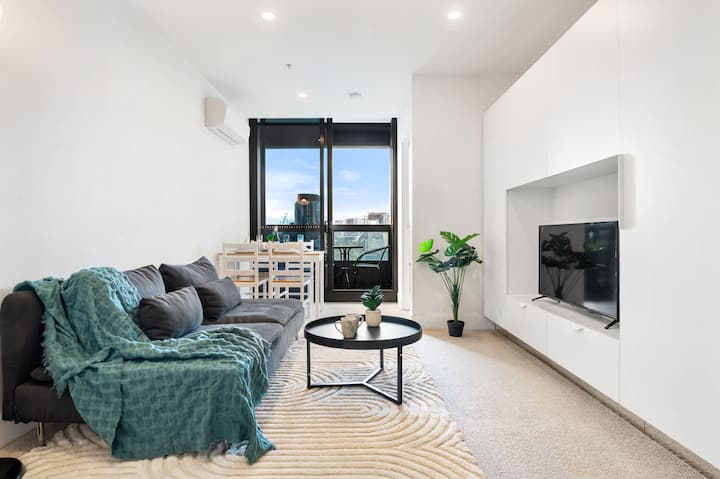 Prime Cbd Living | Pool, Gym & City Views - Melbourne