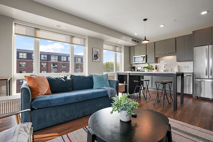 2br/2ba Cozysuites In Marquee With Pool & Gym - Minneapolis, MN