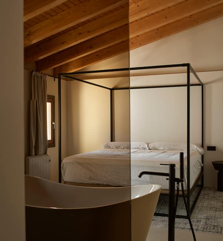 Enoa Suites Casa Cueva - Requena, España