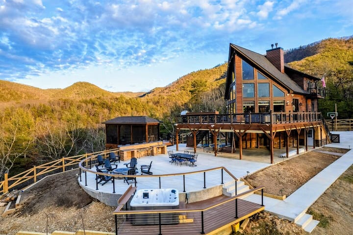 Luxury A-frame • 5br • Hot Tub & Mountain Views - United States