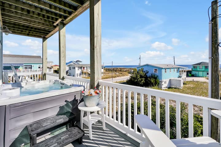 Walkable Topsail Retreat W/ Hot Tub & Views! - Topsail Beach, NC