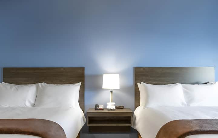 Pet-friendly Room W/ Kitchen – For Longer Stays - Green Bay